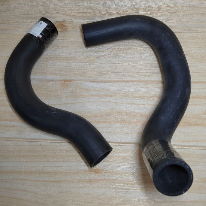 TOYOTA COROLLA KE70DX ,KE70GL , KE70 RADIATOR TOP HOSE AND BOTTOM HOSE ...
