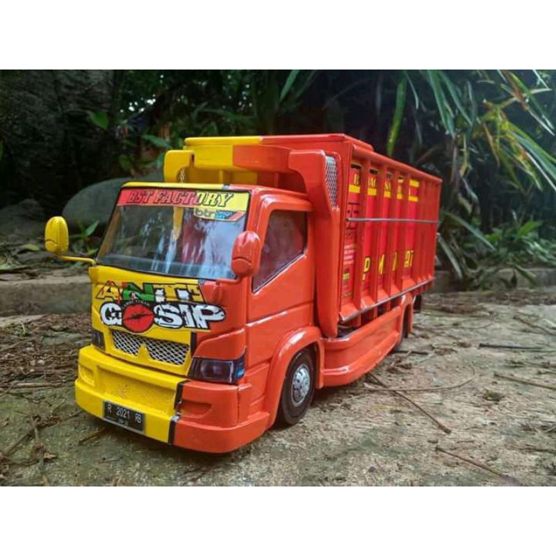 KAYU Miniature Truck anti Gossip full Lights, Truck Real Wood Truck ...
