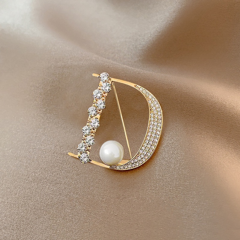 Crystal inlaid letter D brooch female pearl exquisite pin accessories ...