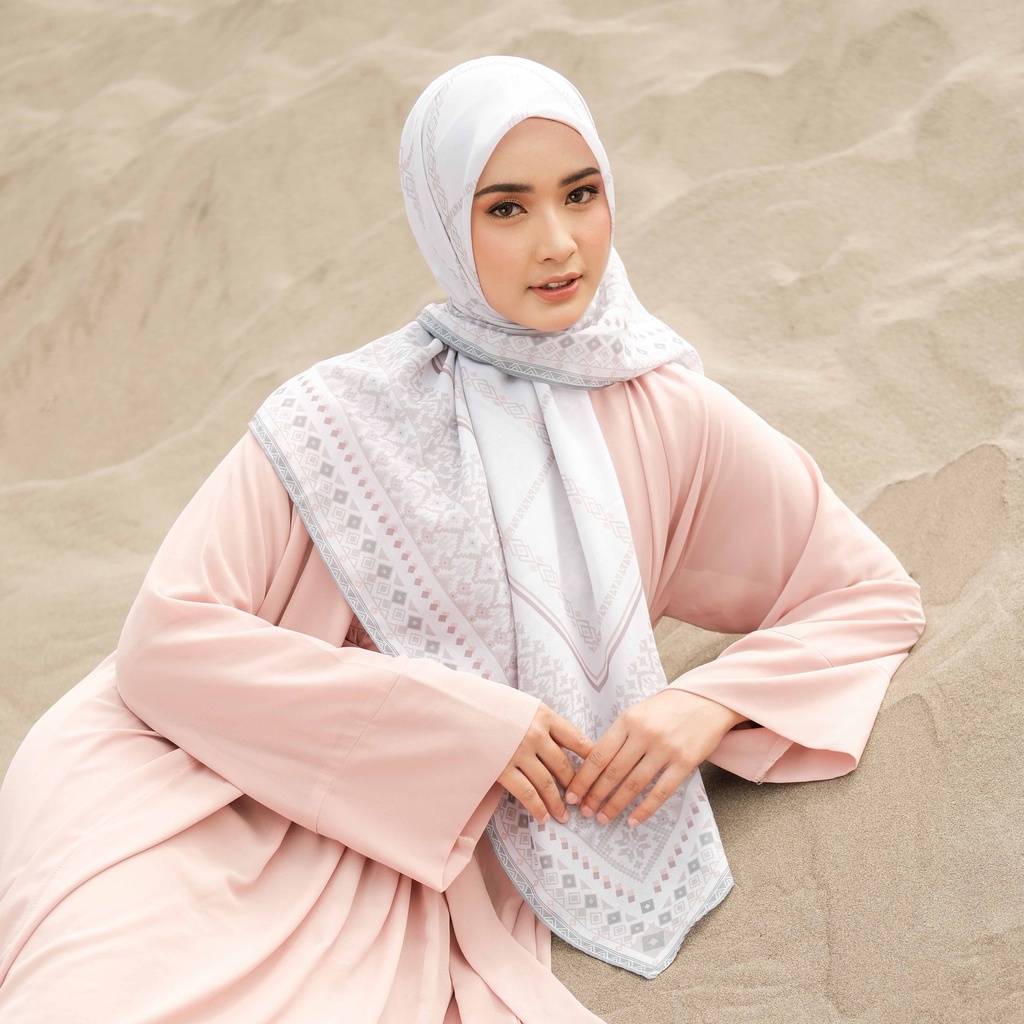 Alif Modern Wear - Hijab Square Motif Paris Premium Korea - Cartwheel ...