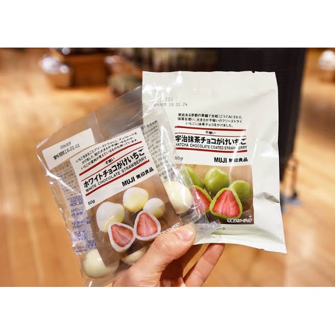 Muji Chocolate Coated Strawberry Chocolate, Muji White Chocolate Coated ...