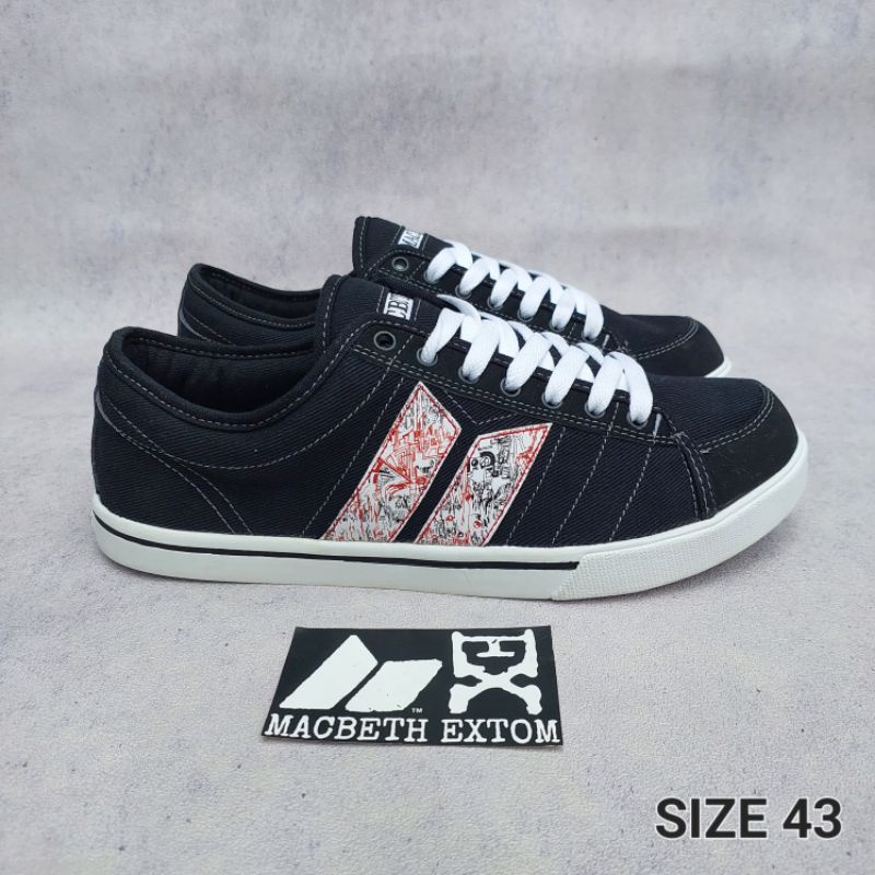 Macbeth Manchester Black White Circuit Size 43 NEW | Shopee Malaysia