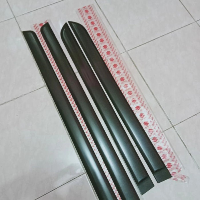 HITAM List Body/Body Molding Ertiga (Black) | Shopee Malaysia