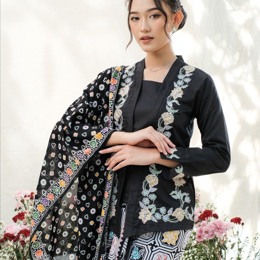 KATUN Meradelima Long Sleeve Embroidered Encim Kebaya Black Japanese ...