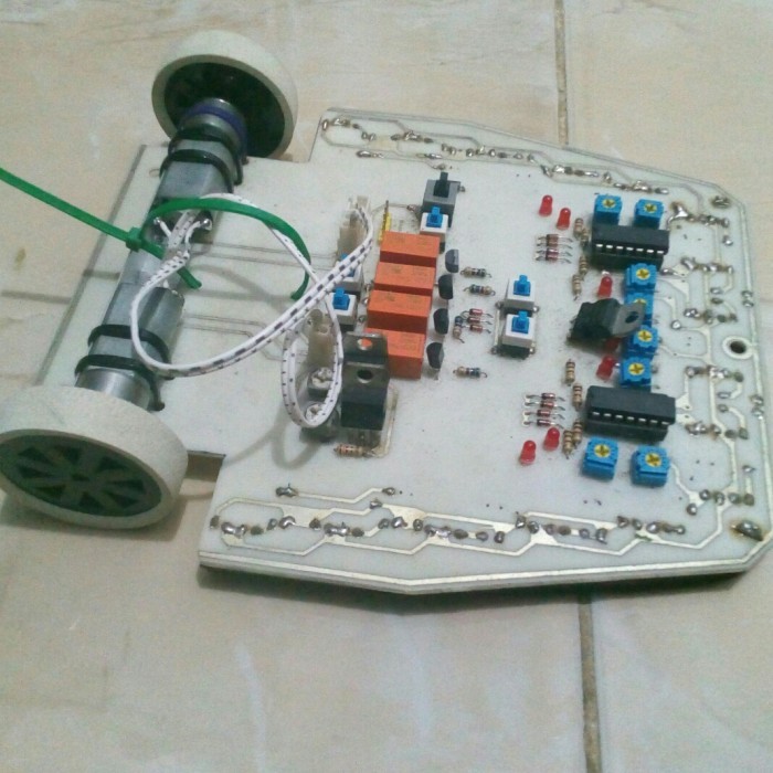ROBOT LINE FOLLOWER ANALOG LINE TRACER LIGHTNING LINE 4 RELAY NEW ...