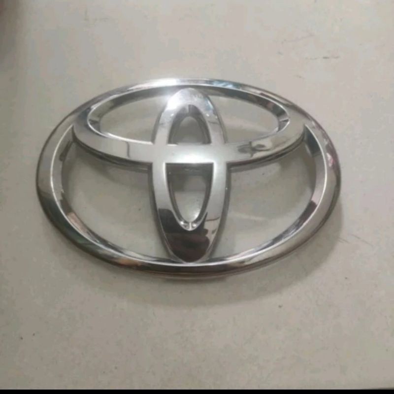 Innova Front emblem logo 2009-2015 | Shopee Malaysia