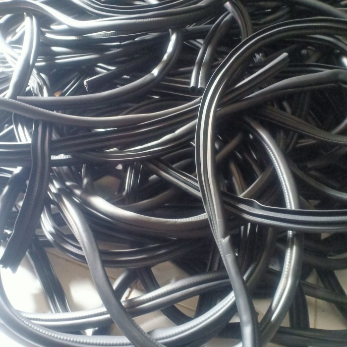 Original Innova, Fortuner, Helux ETC Body Door Balloon Rubber | Shopee ...