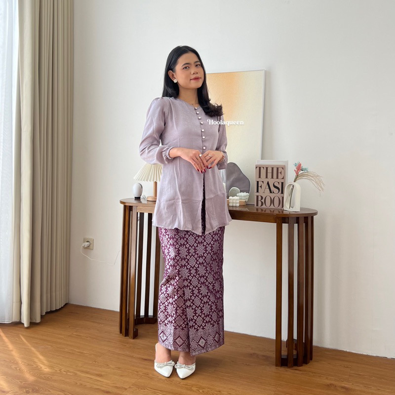 Crazy!! Hoolaqueen - Dalilah Blouse - Satin Top - Oufit Kondangan ...