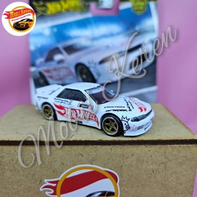 Diecast HOT WHEELS PREMIUM LOOSE smooth MODERN CLASSICS NISSAN SKYLINE ...