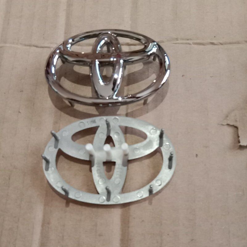 Original toyota inova reborn fortuner small foot steering wheel emblem ...