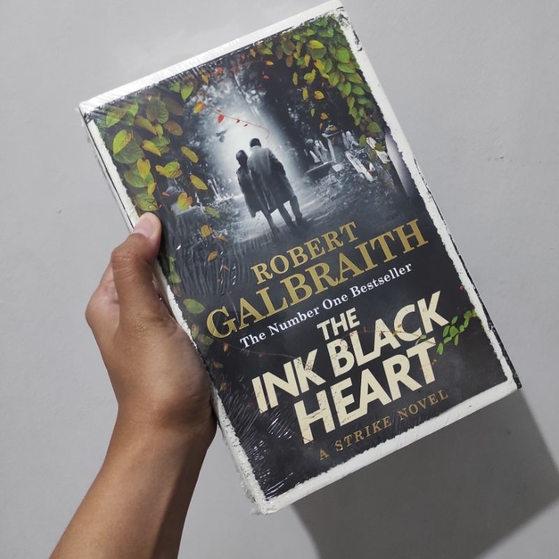 Ink Black Heart - Robert Galbraith (HC) | Shopee Malaysia