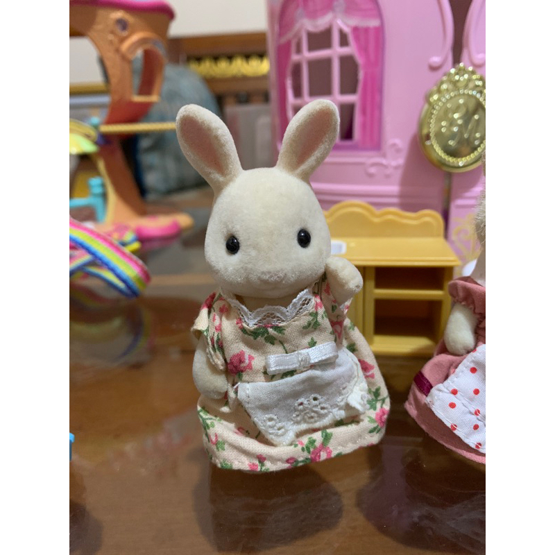 SYLVANIAN FAMILIES Sylvanian Family Rabbit Figure | Shopee Malaysia