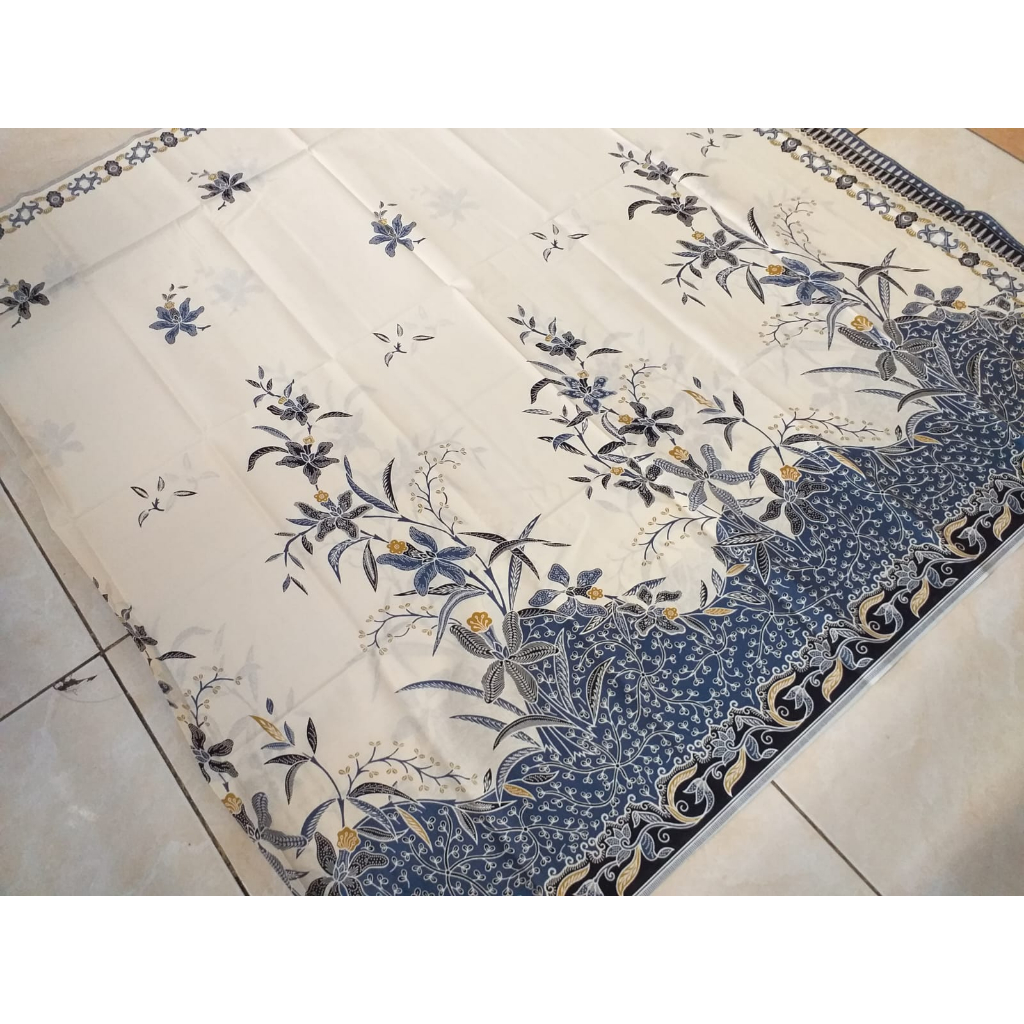 SOLO Batik fabric with a setaman floral motif, basic color, Broken ...