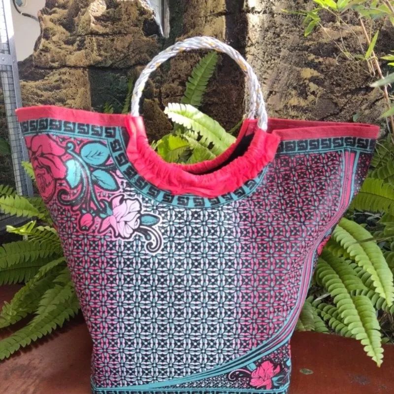 (1 Lsn = 12 pcs) Luxury batik spunbond wedding bags, price per dozen ...
