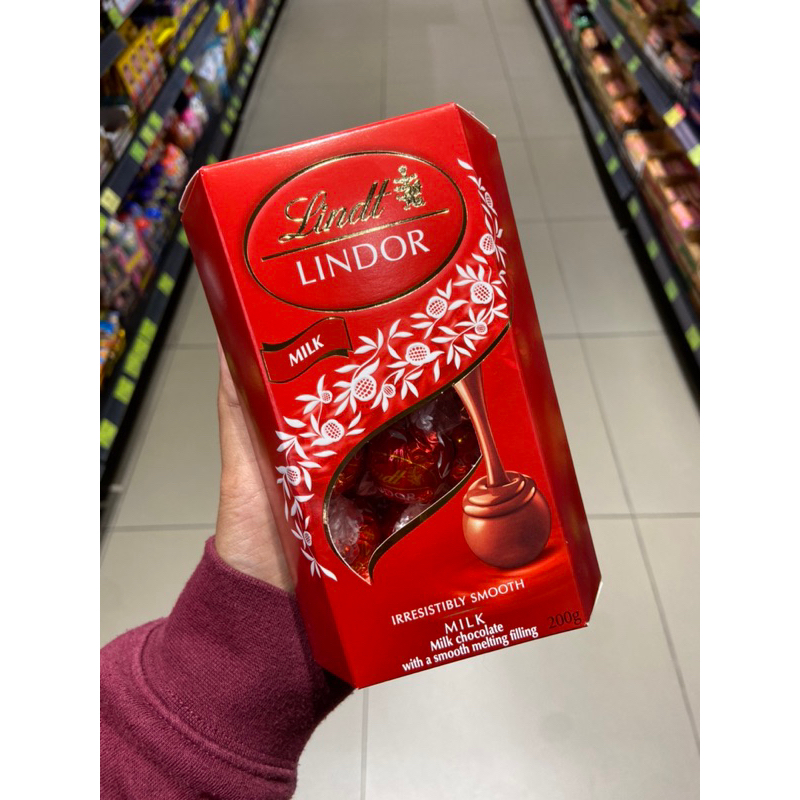 Original LINDT LINDOR CHOCOLATE MILK | Shopee Malaysia
