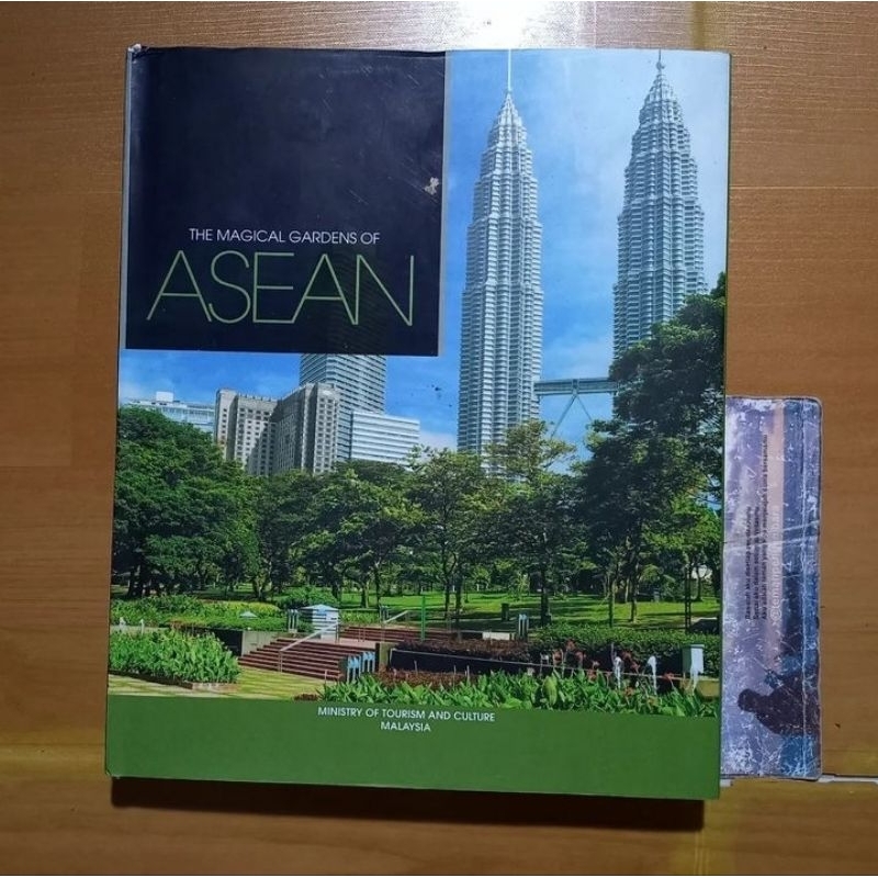 The Magical Gardens Of ASEAN book | Shopee Malaysia