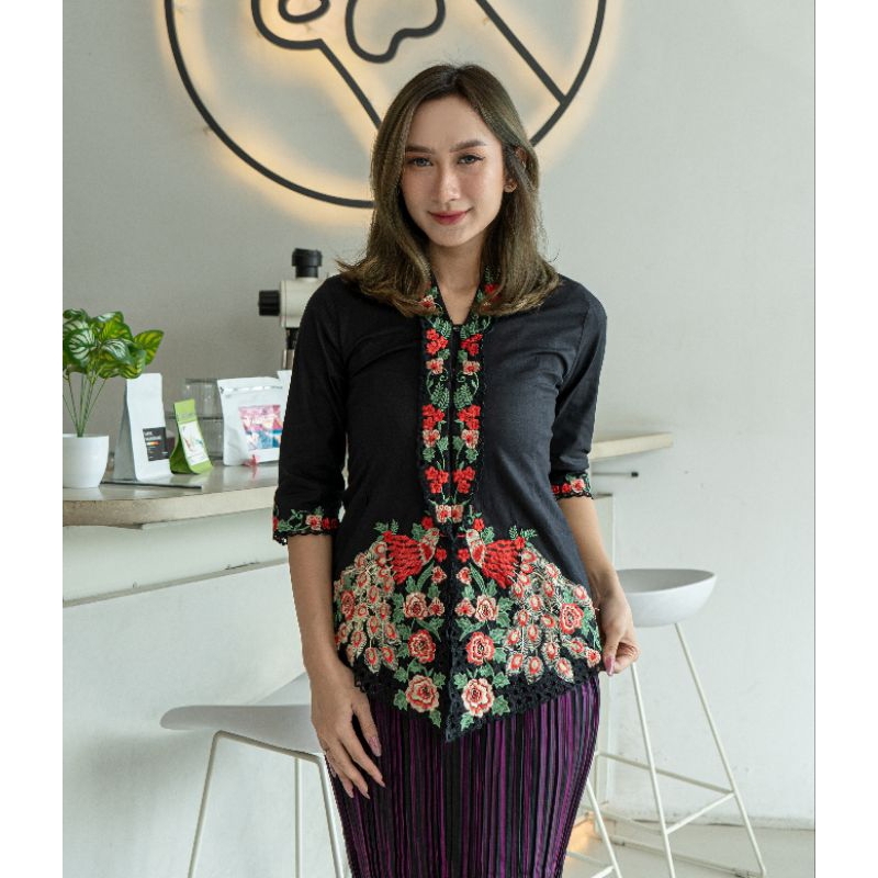 KATUN COLOR EMBROIDERED ENCIM KEBAYA STRETCH STRETCH COTTON KEBAYA ...