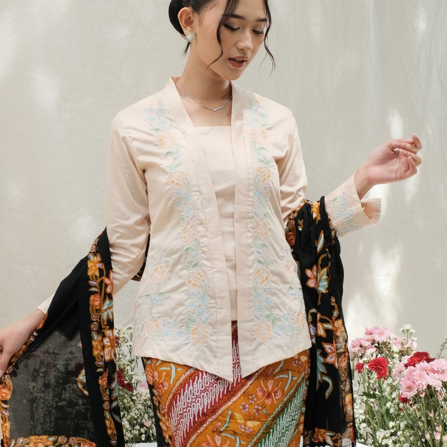 KATUN Meradelima Long Sleeve Embroidered Encim Kebaya, Cream Japanese ...