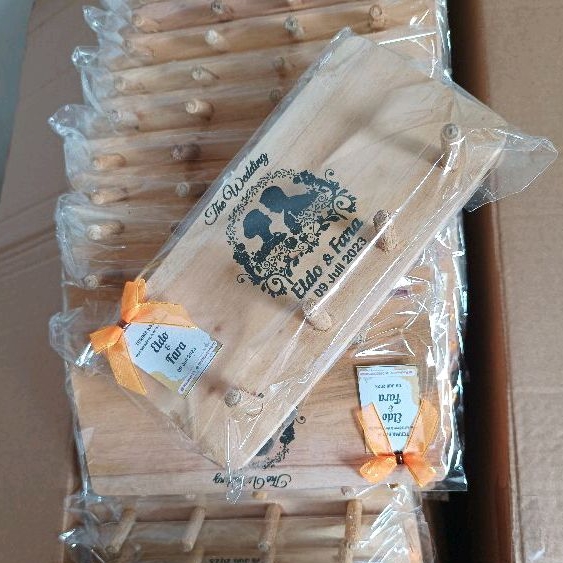 KAYU GANTUNGAN Wedding Souvenirs/Wooden Keychain Cutting Board ...