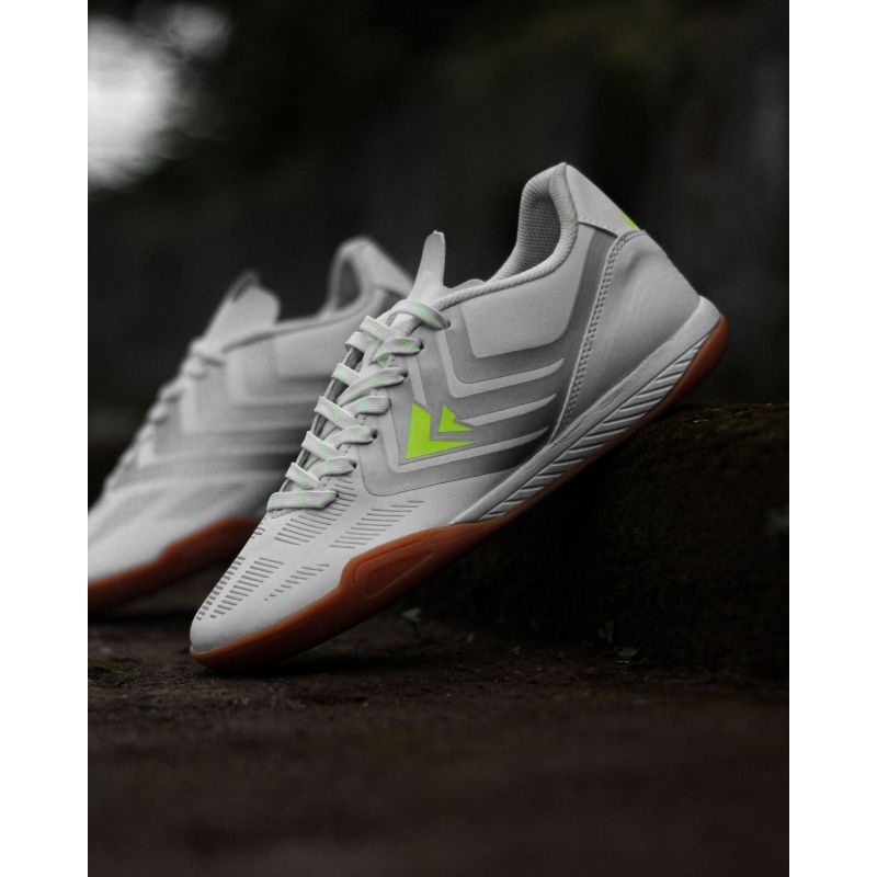 Sevspo NEW TIKI TAKA SYN WHITE VOLT FUTSAL SHOES | Shopee Malaysia