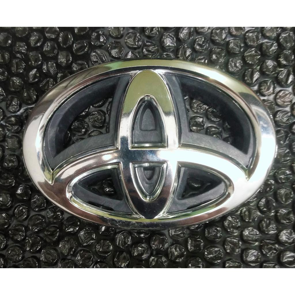 Toyota innova Front Logo 2012-2015 original | Shopee Malaysia