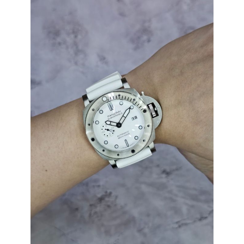 The Panerai Submersible QuarantaQuattro Bianco Men's Watch PAM01226 ...