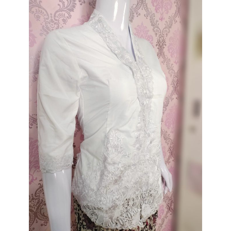 Encim design kebaya White kebaya kartini kebaya Work kebaya My session ...