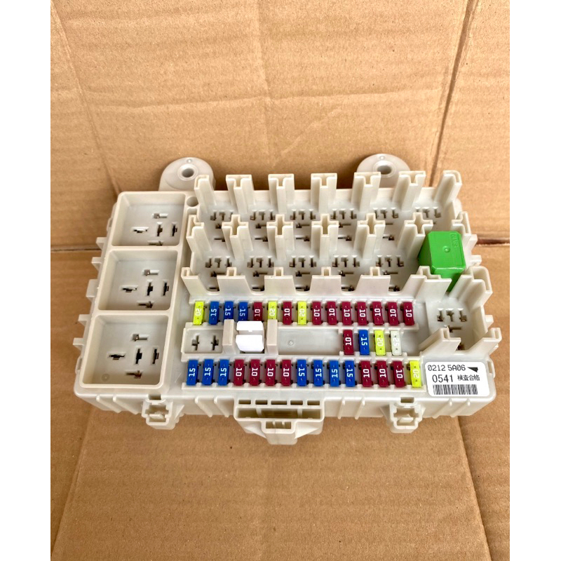 Fuse Box Isuzu ELF NKR / NMR 71 Giga car Fuse Box | Shopee Malaysia