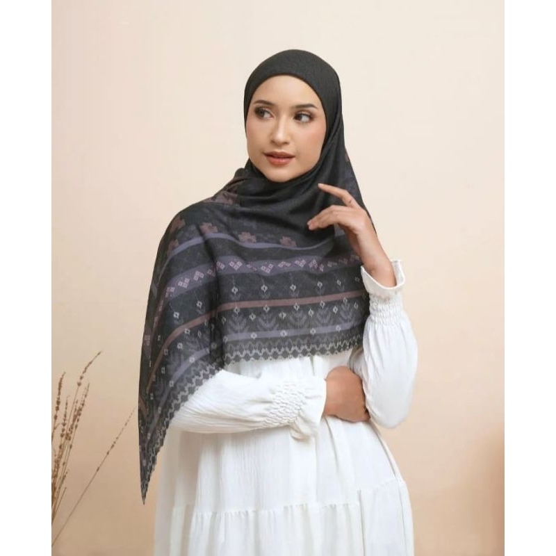 HITAM Hijab/black ASMERAAA// HIJAB With MOTIF/Quadrangle With HIJAB ...