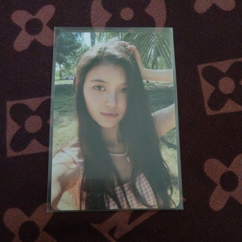 New JEANS DANIELLE BLUE BOOK PHOTOCARD | Shopee Malaysia
