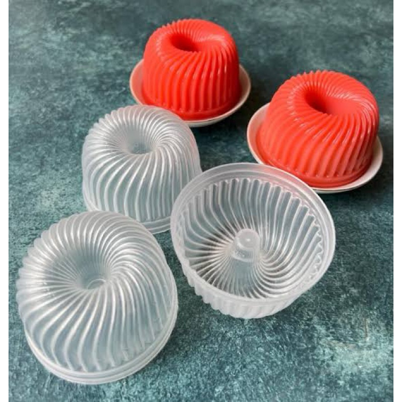 Mini Steamed Sponge Pudding Mold with Twist Motif Pan contains 12 pcs ...