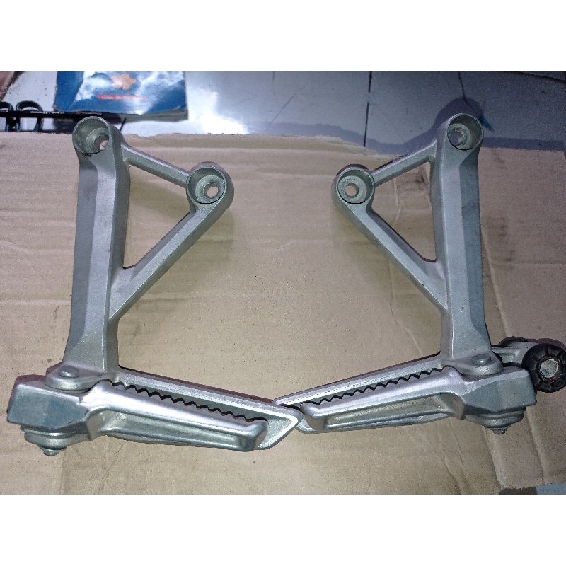 New cb150r led V3 ORIGINAL rear step poststep | Shopee Malaysia