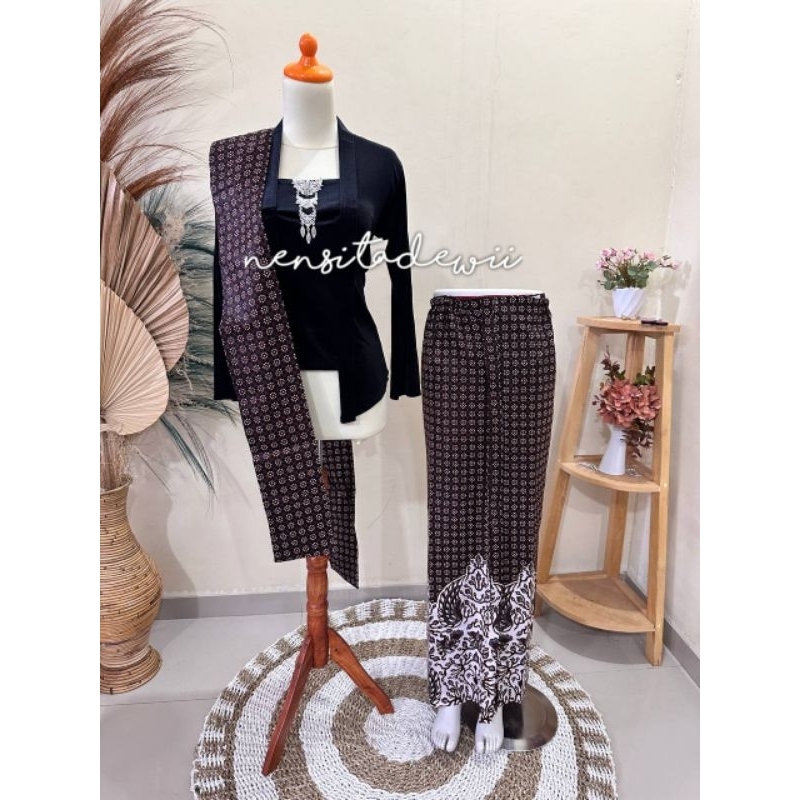 Politika Kebaya, Instant Jarik + Shawl / Motif A | Shopee Malaysia