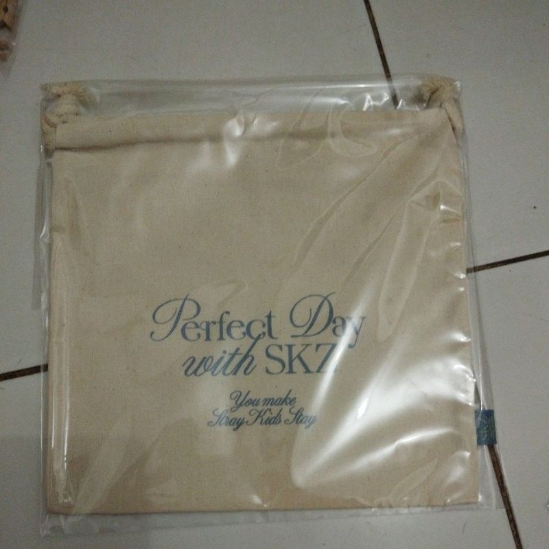Fabric POUCH SEASON'S GREETINGS 2024 STRAY KIDS PERFECT DAY WITH SKZ ...