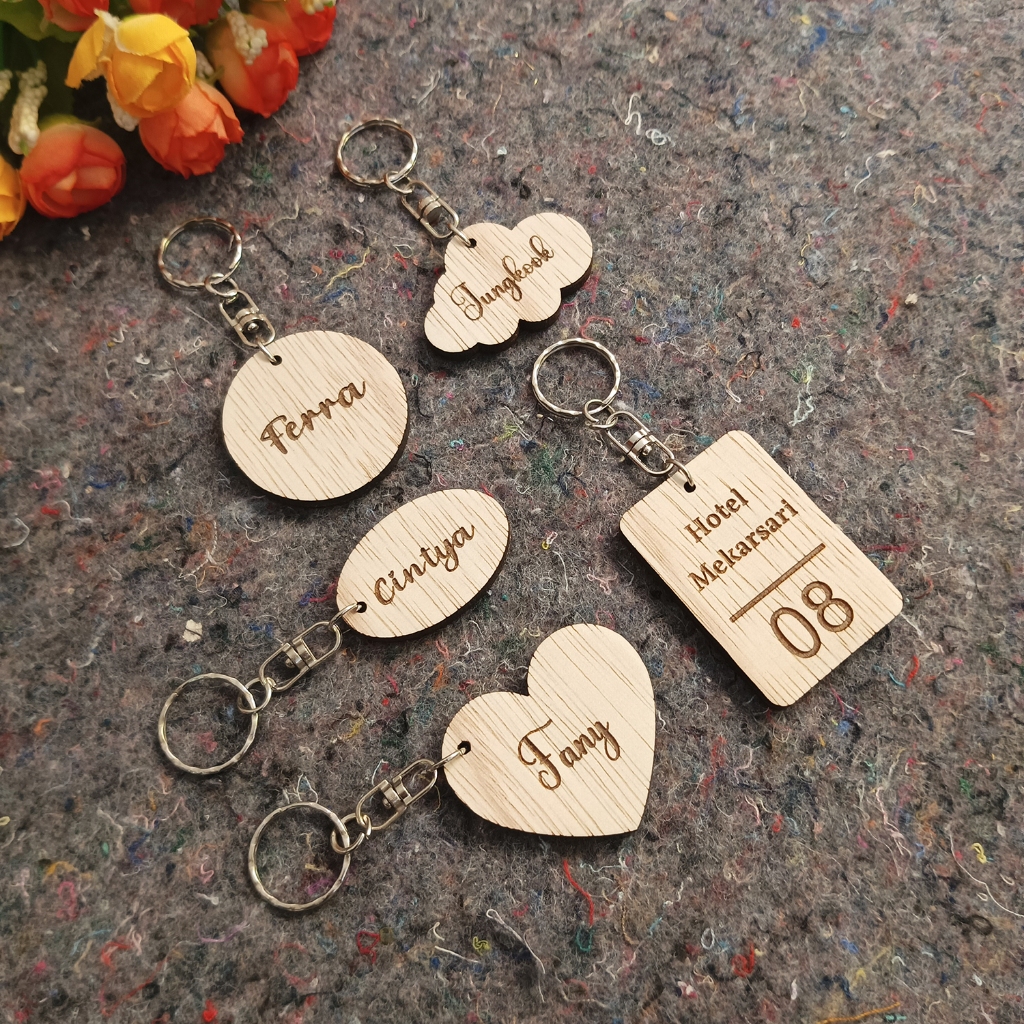 GANTUNGAN KAYU Custom engraved key chains with Aesthetic names, Hotel ...