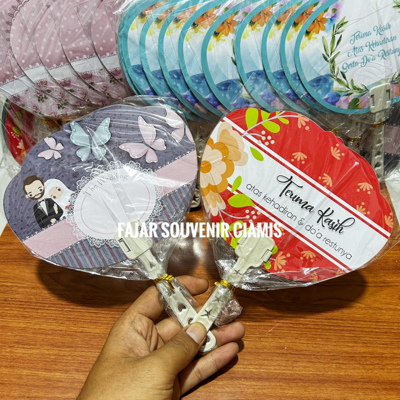 Contents Of 100pcs Unique Wedding Souvenirs Fan Motif Bride Cute ...