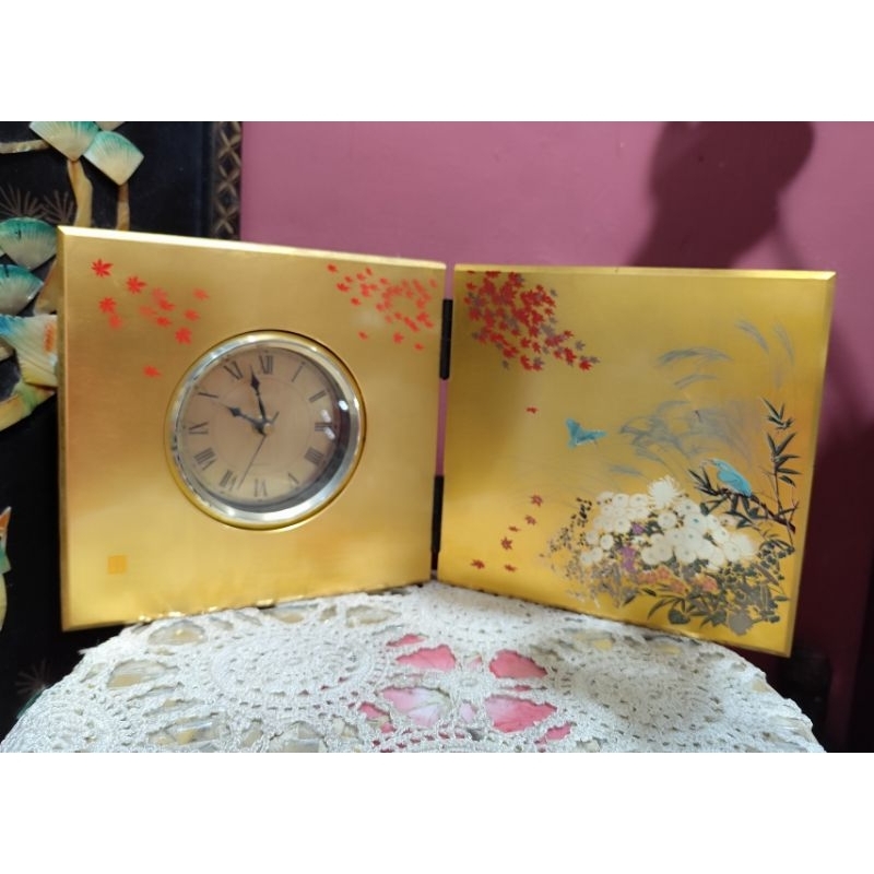 LAYAR Vintage Display of Japanese Table Clock Folding Bird Screen in ...