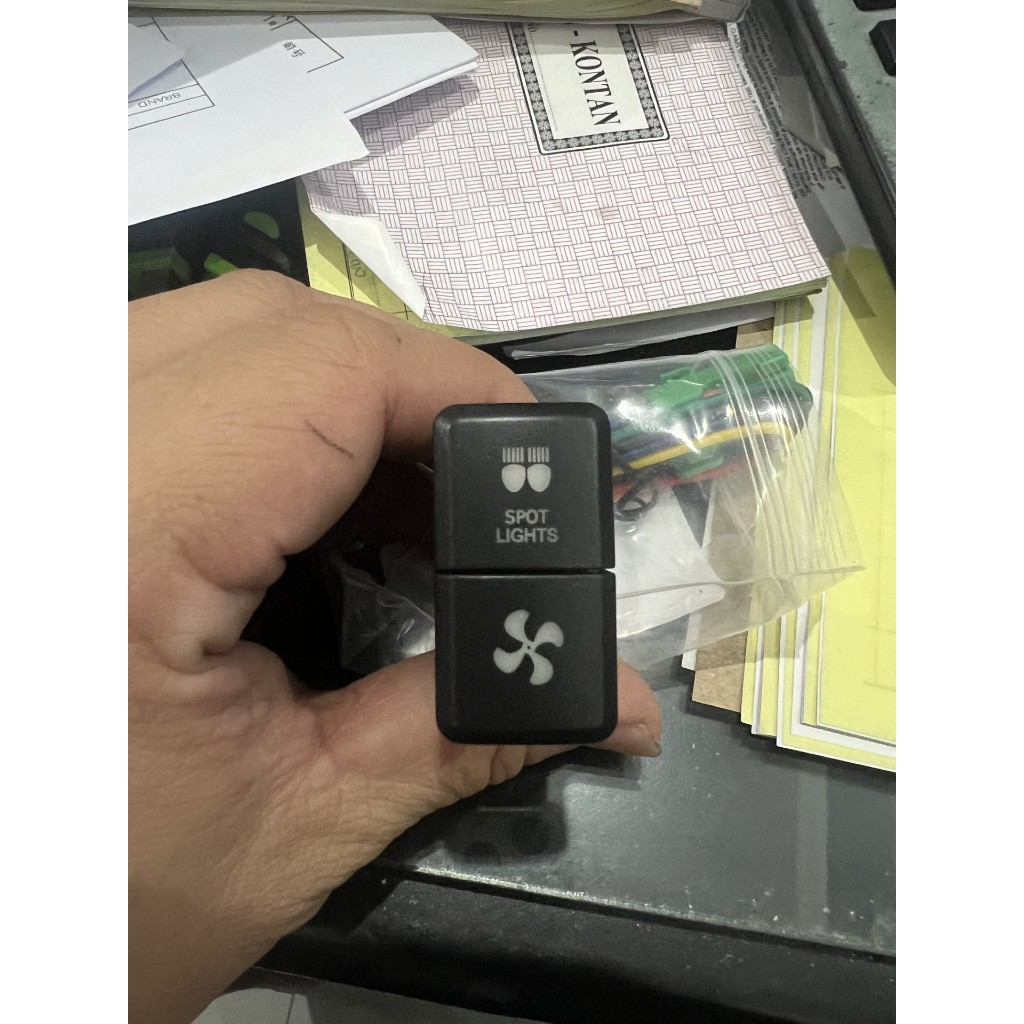 Old TOYOTA INNOVA FORTUNER HILUX FAN AND SPOT LIGHT COMBO SWITCH 2KD ...