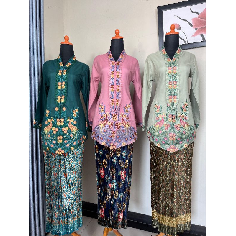 KATUN Premium cotton embroidered kebaya with peacock motif kebaya ...