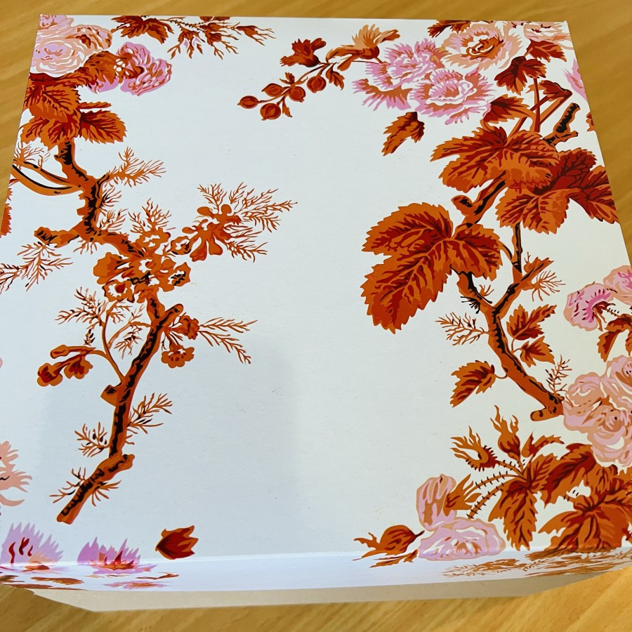 Red flower box 25x25 cake packaging box hamper cake box with flower ...