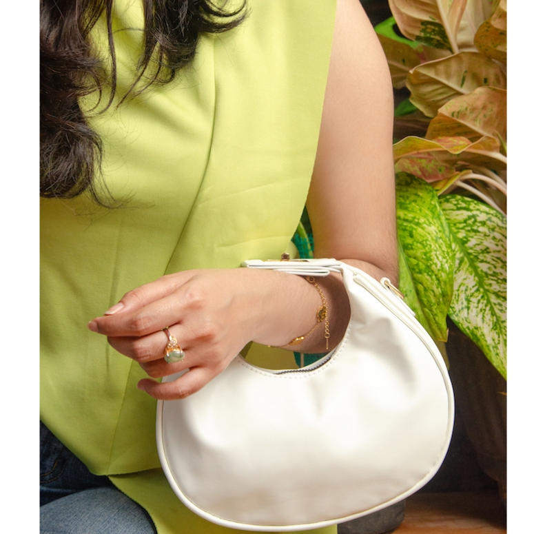 LOUI Cute aesthetic women's bag, cool women's sling bag and mini style ...