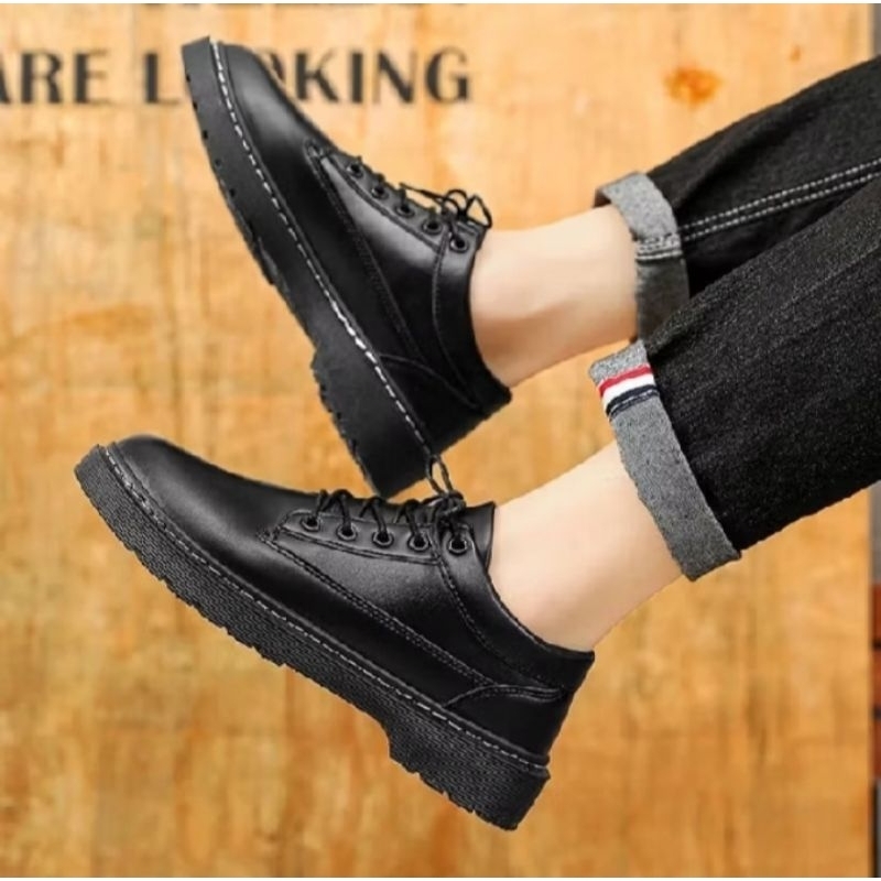 HITAM Legendary docmart 2 black loafers for all simple activities, work ...