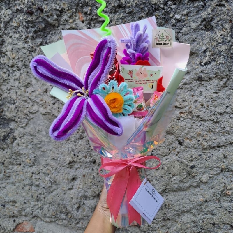 The latest viral flower bouquet feather wire pipe cleaner flower Bucket ...