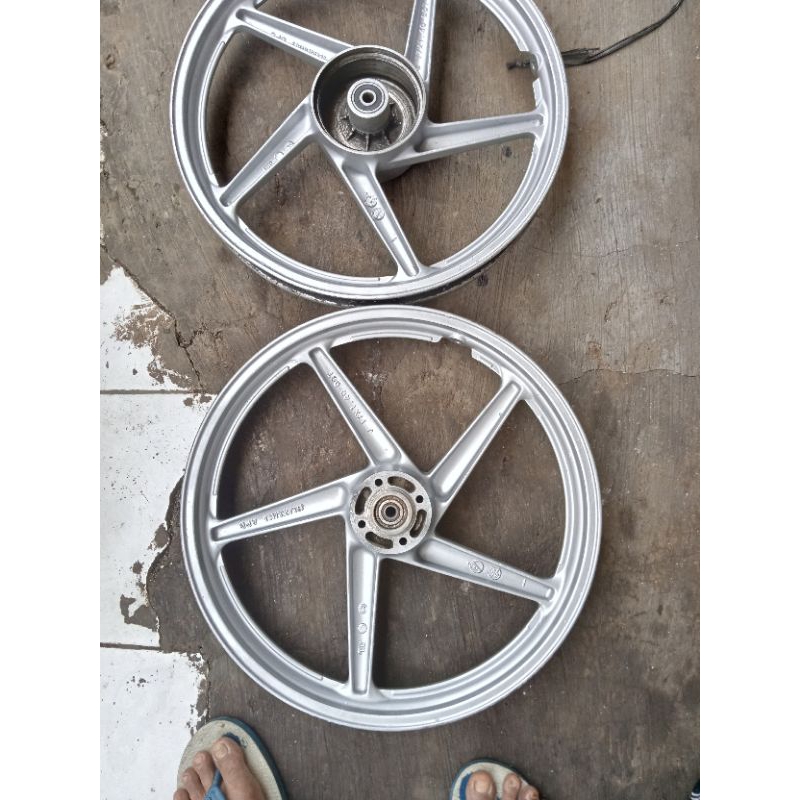 YG Veleg front and rear rims of the Suzuki semes Shogun satria 2 stroke ...