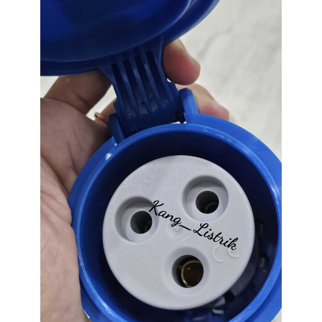 Legrand IP44 Mobile Mounting 32A 2P+E 200-250V 555214 / Mobile Socket ...