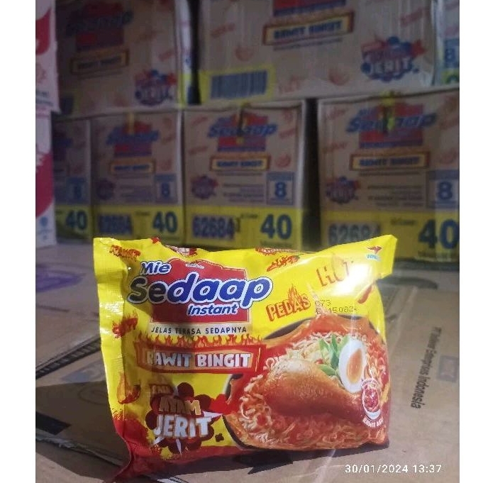 Delicious Rawit Bingit Instant noodles with spicy flavor Chicken Jerit ...
