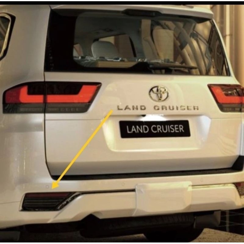 Original toyota land cruiser 300 rear bumper reflector light | Shopee ...