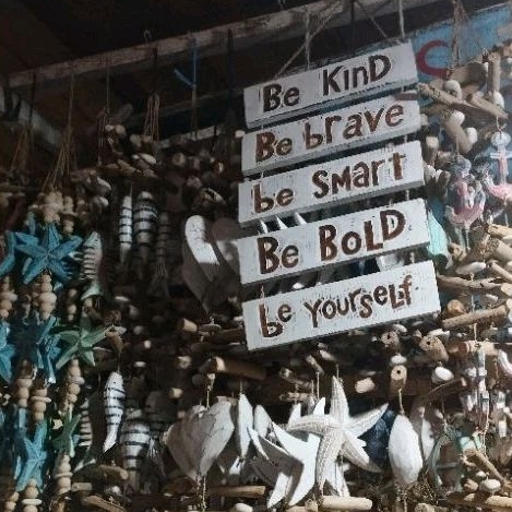 KAYU HIASAN DINDING Writing "be kind be brave be smart be bold/Sign ...