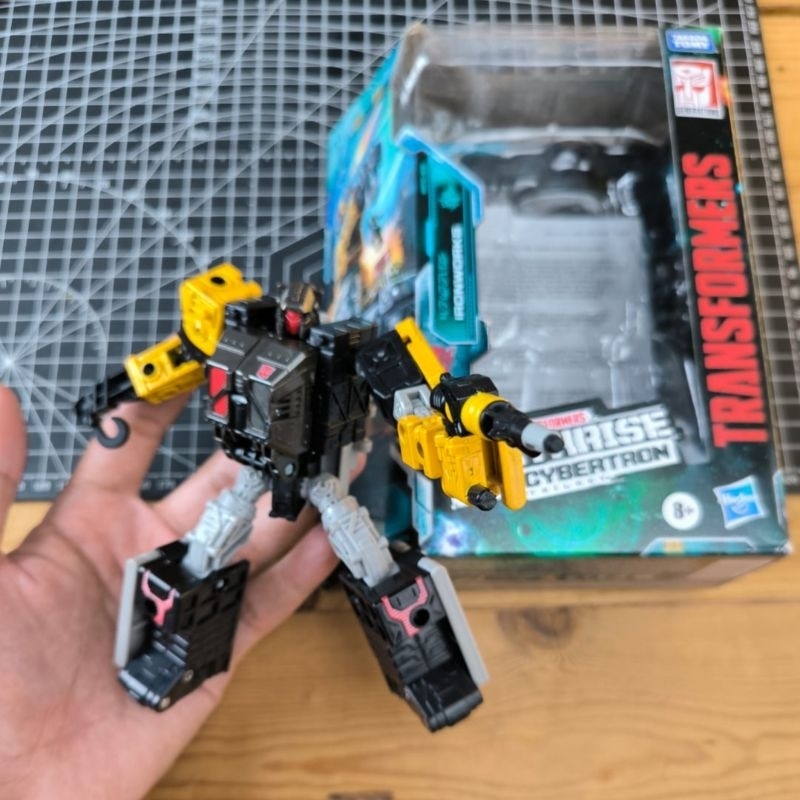 Transformer wfc ironwork deluxe class bib original takaratomy | Shopee ...