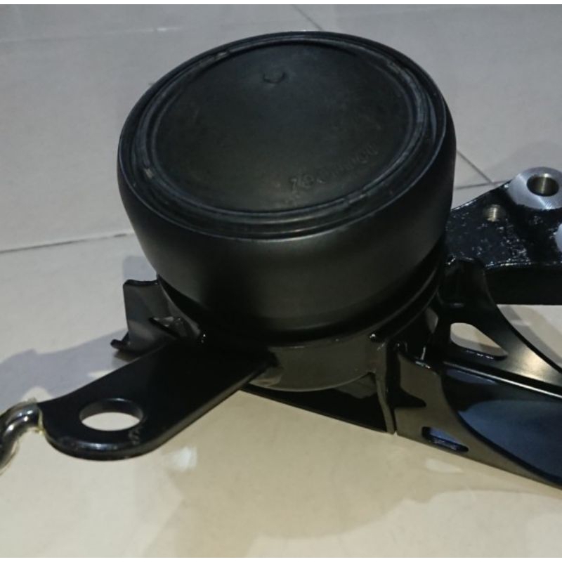 MESIN Engine Mounting Right Engine Mount Right Toyota Yaris Vios Manual ...
